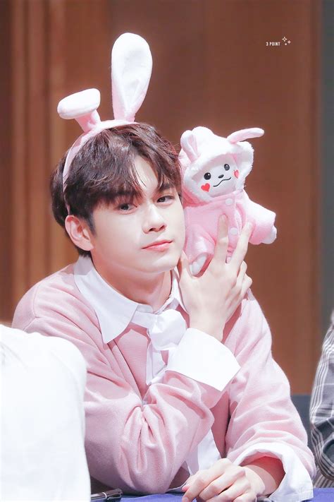 Ong Seongwoo 옹성우 And Kang Daniel 강다니엘 Selebritas Fotografi Gambar