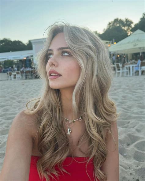Picture Of Sara Crumbleleg