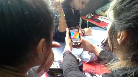 El celular entró al aula y ahora lo quieren sacar Infobae