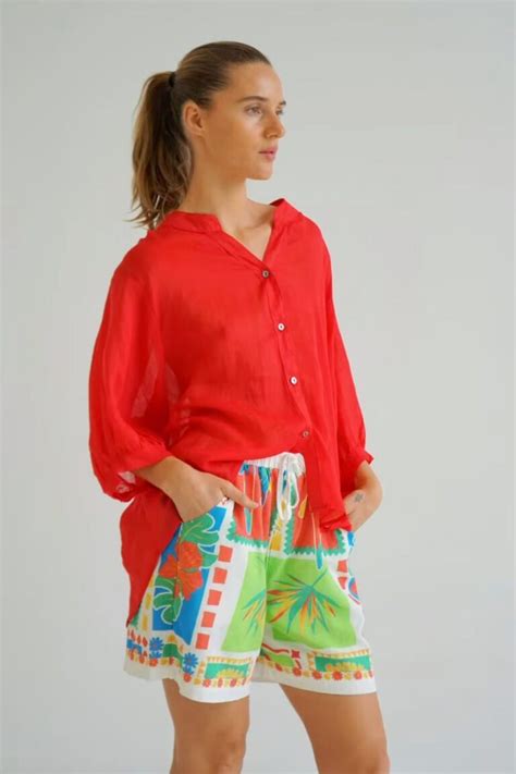 24 Red Shirt Outfit Ideas That Feel Effortless Chic And So Put