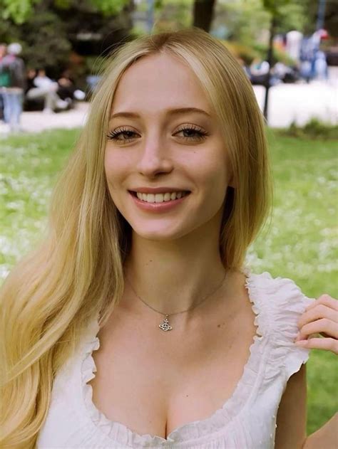 She’s just so beautiful : r/SophiiaDiamond