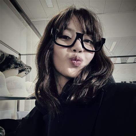 Lisa Blackpink Dark Colored Aesthetic Ratio Selca Icon Pfp Lq