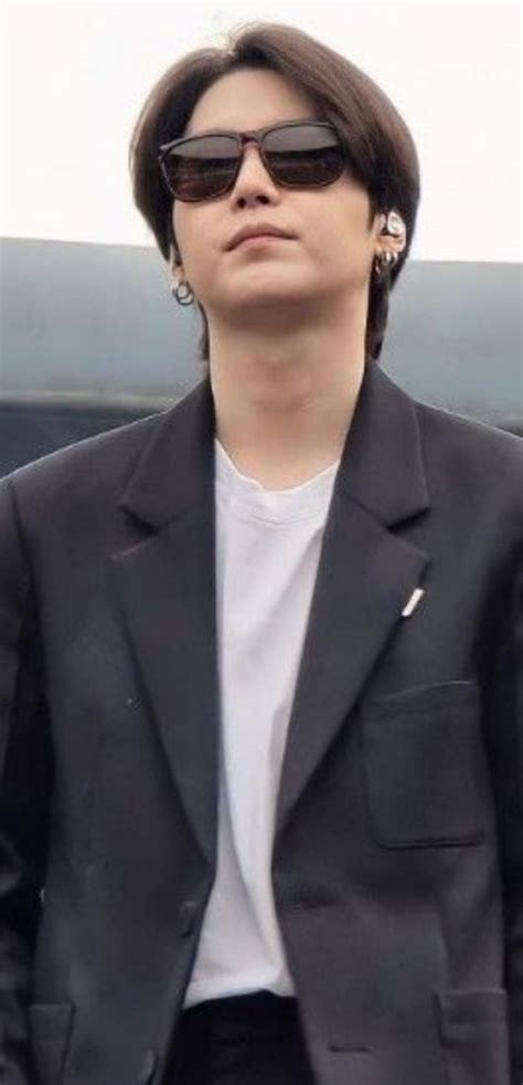 Pin De Doris Yang En Bts：suga Gafas De Sol Fotos De Suga Lentes Oscuros