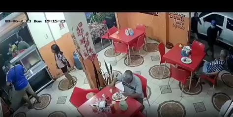 Dude Continues To Eat While Restaurant Was Getting Robbed TrollAlley Com