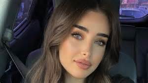 على البحر هنا الزاهد تخطف الأنظار بظهورها