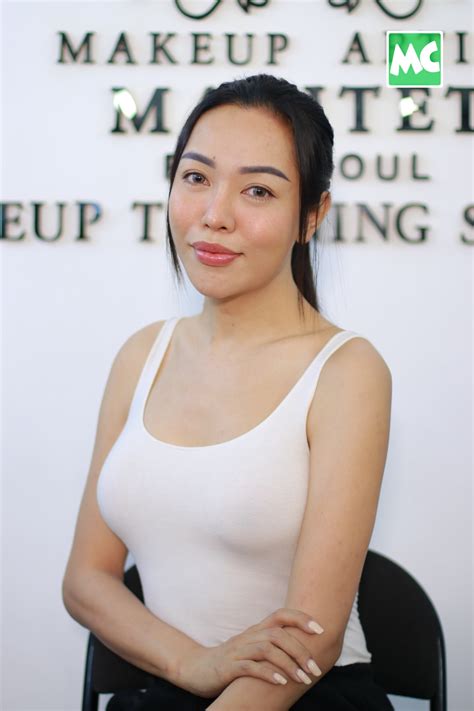 မော်ဒယ် ဖြစ်ချင်လို့ သင်တန်းတက်နေတဲ့ မထက်