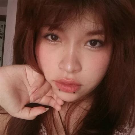 Lau Srrnlaura Threads Say More