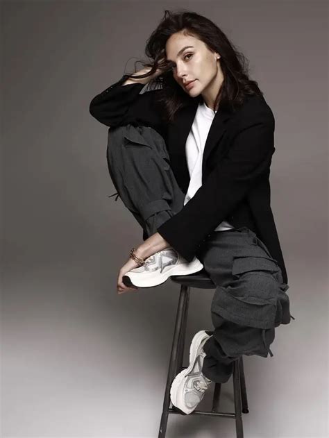 Tiba Tiba Melahirkan Potret Gal Gadot Tampil Bare Face Tanpa Rambut