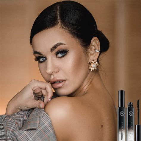 מסקרת קרטין שקופה לסידור מראה השיער איפור וטיפוח 💋