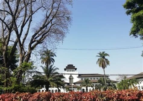 Perbedaan Hanacaraka Sunda Dan Jawa Halalid