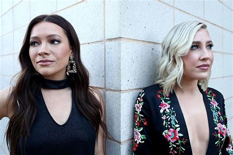 Maddie And Tae Unveil Stirring Romantic Ballad ‘strangers