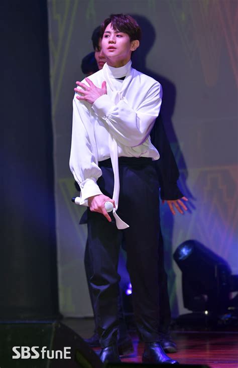 E포토 양요섭 댄스도 빠질 수 없죠∼