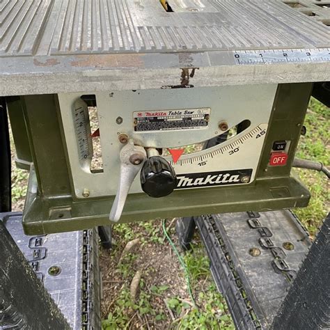 Makita Model 2708 Benchtop Portable Table Saw With Fence And Miter Gauge