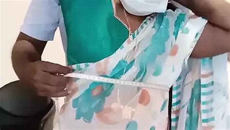 Eine Schöne Tamilische Tante Fand Mein Zurückgeworfenes Kondom Und