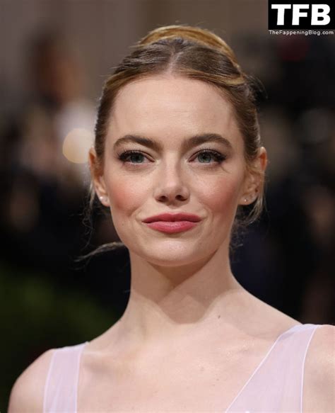 Emma Stone Flaunts Her Sexy Legs At The 2022 Met Gala In Nyc 129