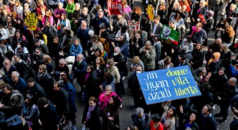 Partito Oggi A Napoli Il Primo Flash Mob Per Il Popolo Iraniano