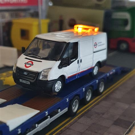 Ft Ford Transit Swb Low Roof London Underground With Leigh Models And Hobbies Light Bar