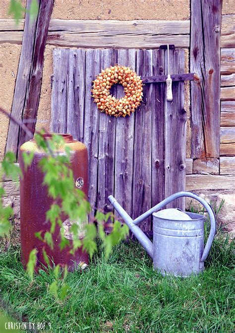 Hof 9 Der Kranz Im April Und Ein Bisschen Bauerngarten