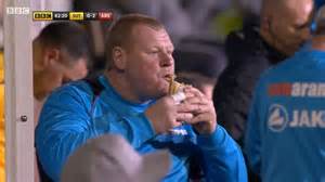 Sutton Reserve Keeper Wayne Shaw Resigns Over Pie Eating Incident Espn