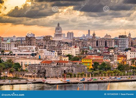Havana Cuba Old Town Stock Image Image Of Famous Dusk 107242559