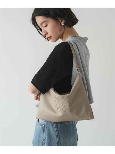 【楽天市場】【本革】エンボスモノグラムショルダーバッグ Russet ラシット バッグ ショルダーバッグ グレー グリーン ブラック【送料無料】[rakuten Fashion]：russet