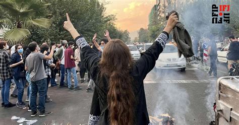 آمار روزنامه‌نگاران دستگیر و آزاد شده در اعتراضات اخیر ایران؛ ۳۴ روزنامه‌نگار همچنان در زندان