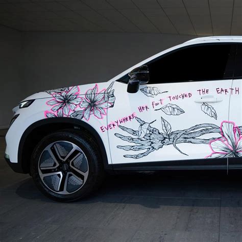 Bmw Unveils Blackest Black Bmw Vbx6 Car Sprayed With Vantablack