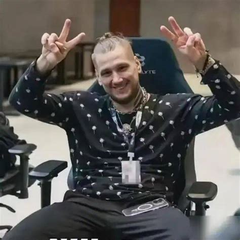 大连工业大学女生黄婷出轨37岁乌克兰已婚男，被对方外网曝光男友男子宙斯