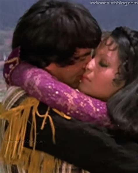 Zeenat Aman Bollywood Old Actress Dvv5a Hot Bathing Hd Caps