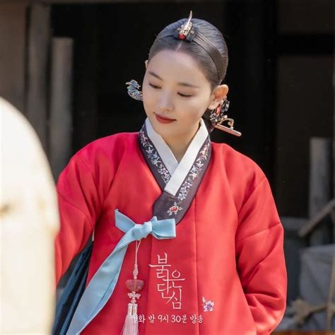 붉은단심에 있는 서 혜지님의 핀 헤어스타일 한복 비녀