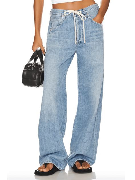 Flat Sandals And Baggy Jeans Are The Unexpected Duo Ill Be Wearing All