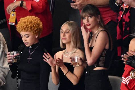 Taylor Swifts Best Friend Turns Heads With Swimsuit Photo The Spun