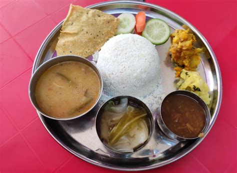 Thali Vegetariano Assamês Foto De Stock Imagem De Tangente 264805476