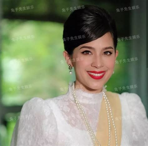 泰国王室又一美女！现身太后寿宴，比贵妃受重视，美貌不输苏提达 搜狐大视野 搜狐新闻