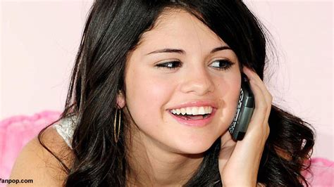 Lagi Gembira, Selena Gomez Lupa Kalau Tak Kenakan Pakaian Dalam - Health Liputan6.com