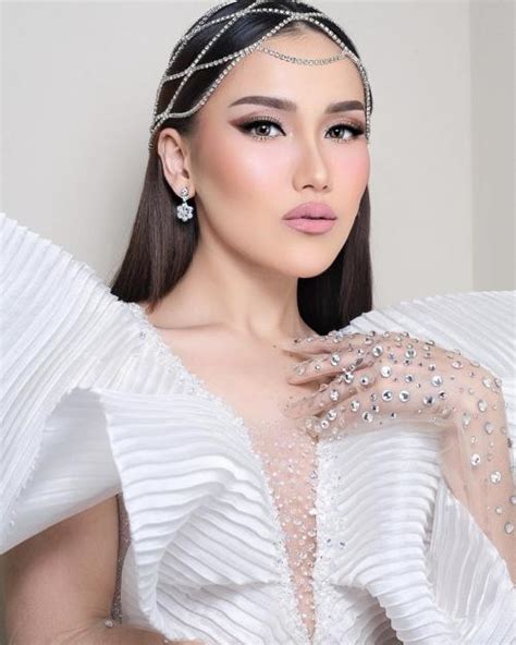 Lahir dengan Nama Ayu Rosmalina, Begini Asal Usul Kata Ting Ting : Okezone Celebrity