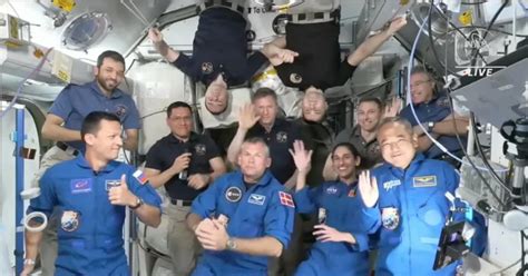 스페이스x 유인 우주선 ‘크루 드래건 국제우주정거장 도킹 성공