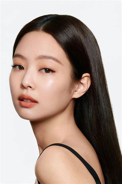 Pin Oleh 𝙱𝙻𝙰𝙲𝙺 𝚂𝚆𝙰𝙽 Di BlΛƆkpiИk Kecantikan Selebritas Tato Gadis
