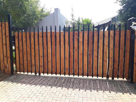 Planks Of Pine Need More Privacy Palisade Cladding Facebook