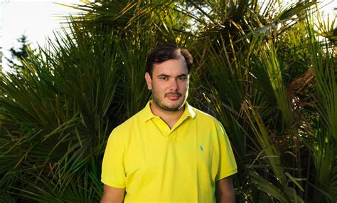 Fondateur Dartgenève Thomas Hug Monte Un Salon Dart à Gstaad