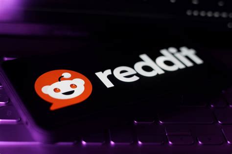 Reddit Rddt Stock Rallies On 75 Ad Revenue Jump And User Growth