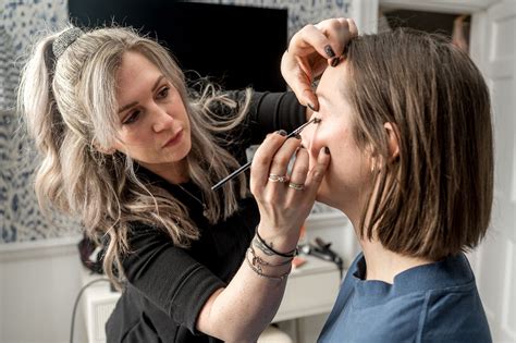 Transgender Makeup Lessons Makeovers And Beauty Treatments