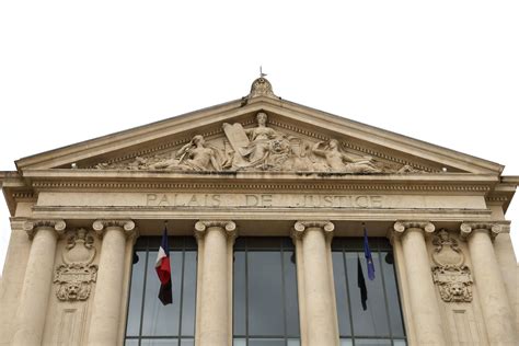 Versailles Un Individu Sévade Du Tribunal Avant Son Jugement Pour
