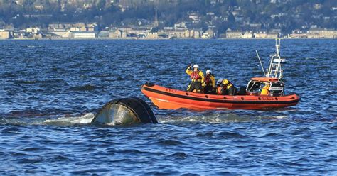 Major Rescue Operation For Capsized Boat On Clyde…