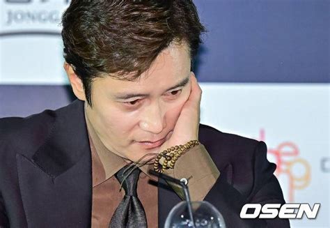 이병헌 생각에 잠겨 사진