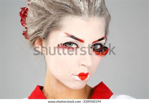Traditional Japanese Women Makeup