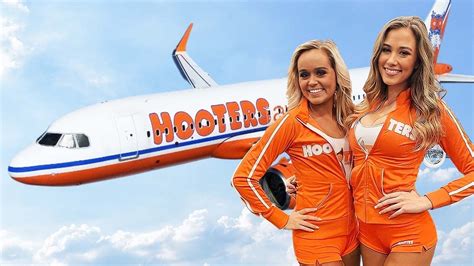 Hooters Calendar 2003
