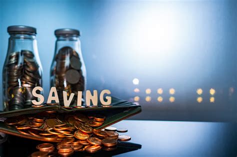 금융 및 비즈니스 개념에 대 한 스택 동전에 저장 단어와 나무 저축 돈 개념 0명에 대한 스톡 사진 및 기타 이미지 0명 가격 개념 Istock