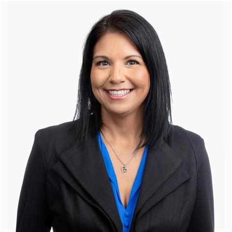Naomi Flores Escrow Officer Old Republic Title New Braunfels Tx