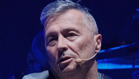 Paolo Belli Annulla La Tournée Deve Stare Vicino Alla Sua Famiglia